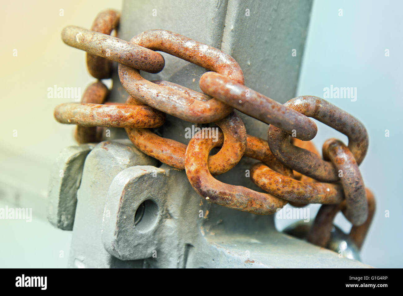 Rusty chain close up photo detail Stock Photo - Alamy