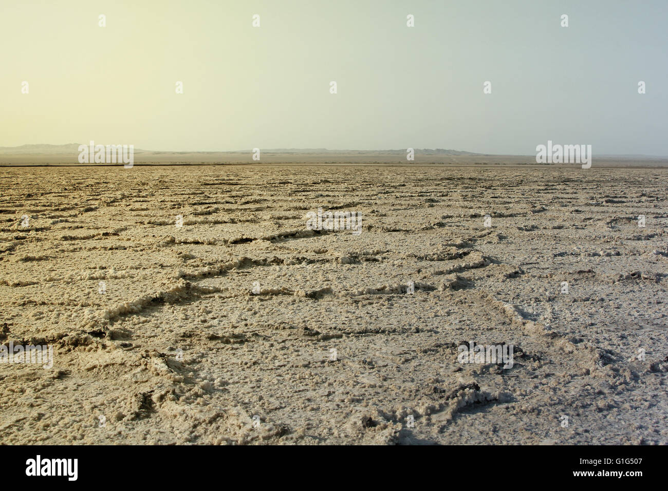 Empty and dried desert in central Iran Stock Photo - Alamy