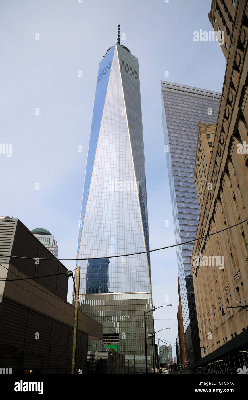 The Freedom Tower rising above the lower manhattan skyline in New York ...