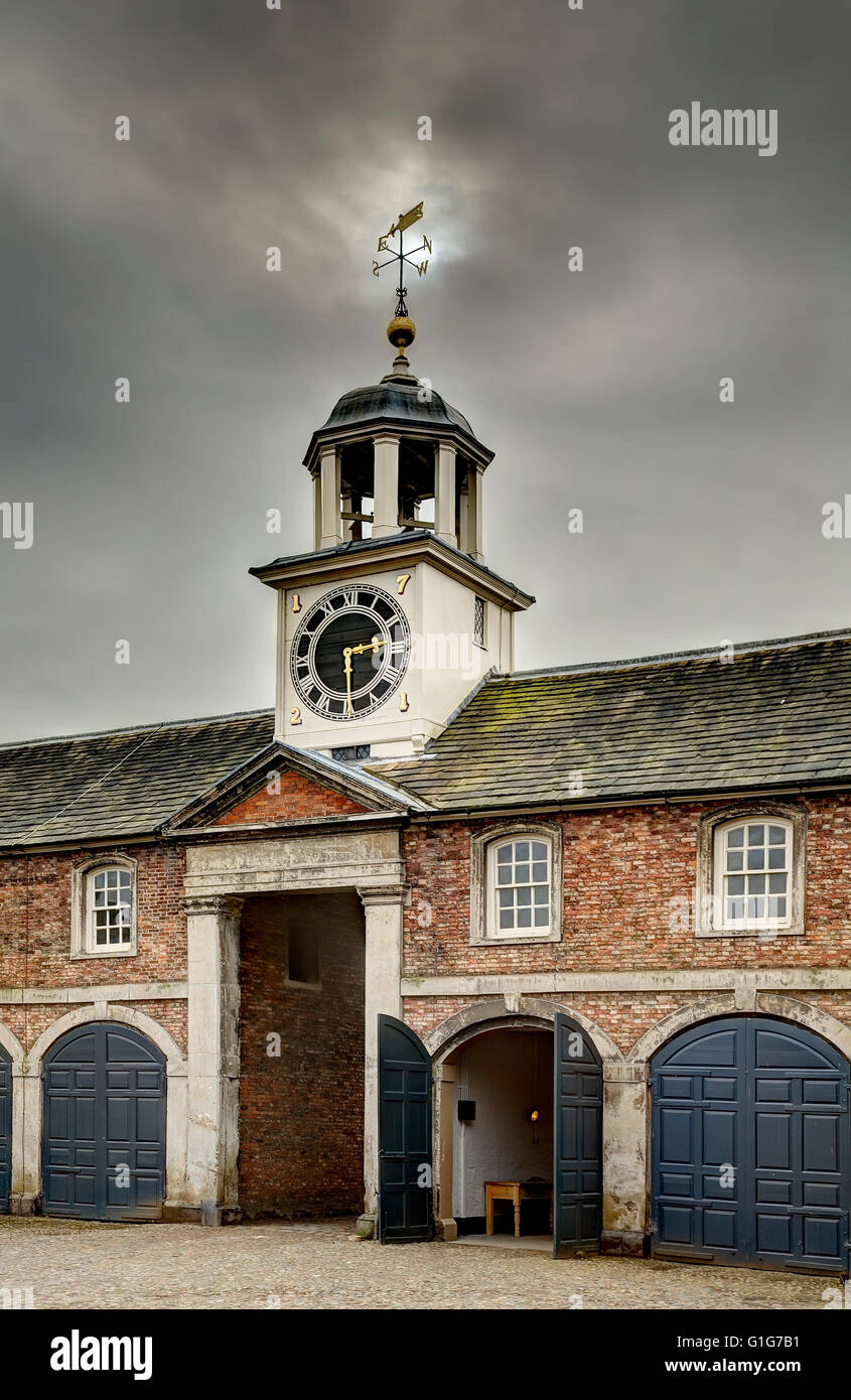 Clock entrance hi-res stock photography and images - Alamy