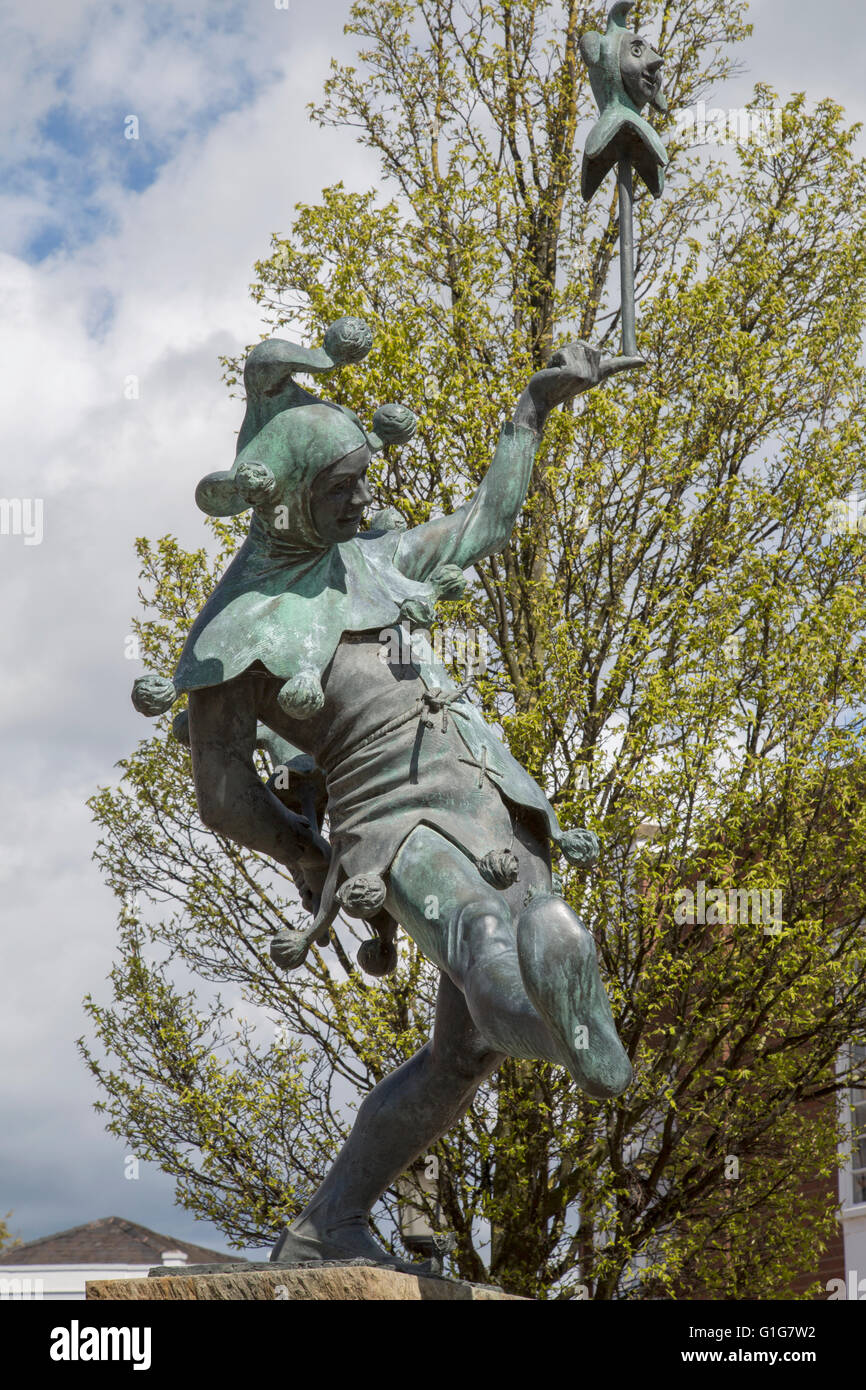 Jester statue stratford upon avon hi-res stock photography and images ...