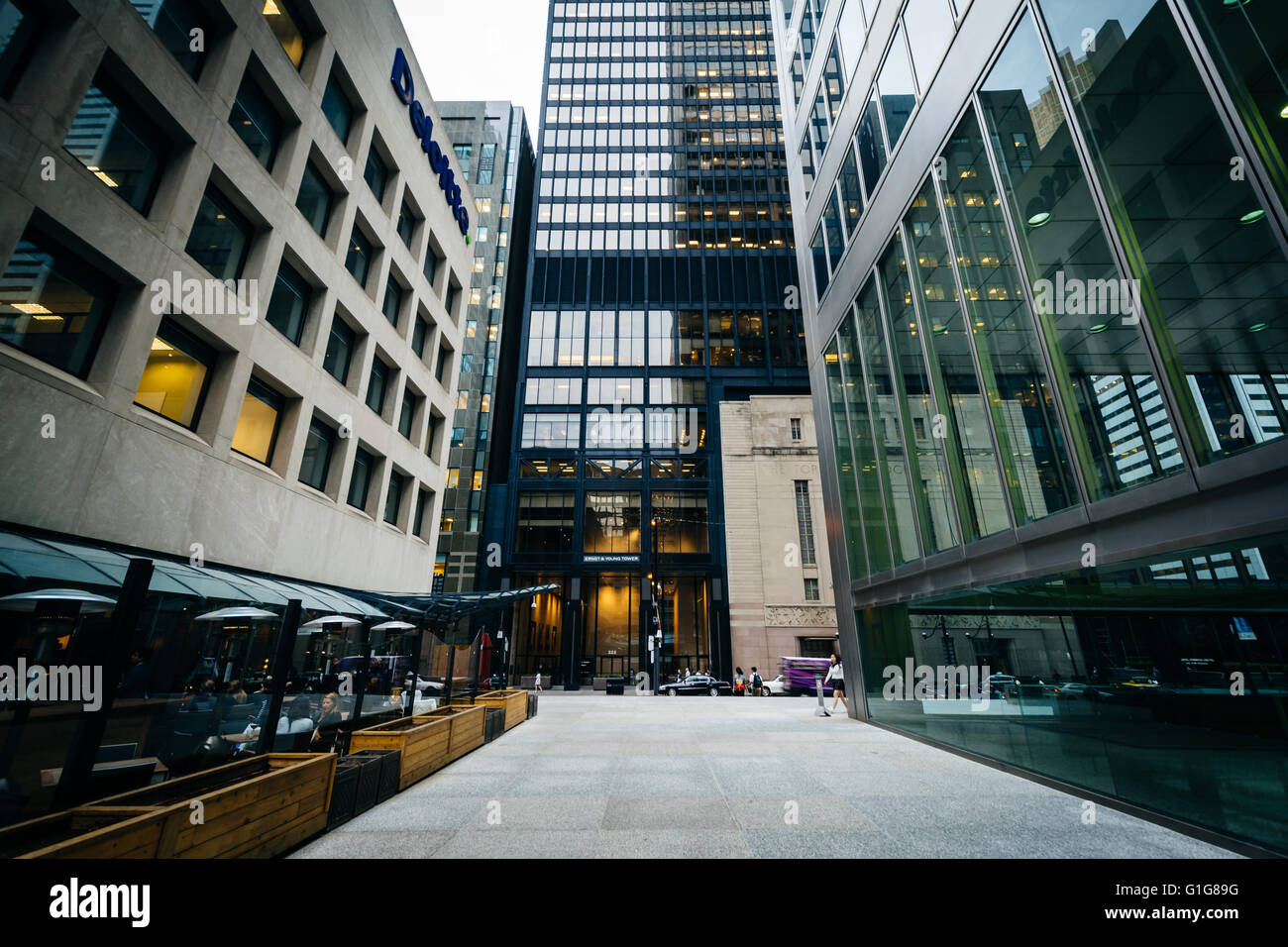 Toronto skyscrapers urban hi-res stock photography and images - Alamy