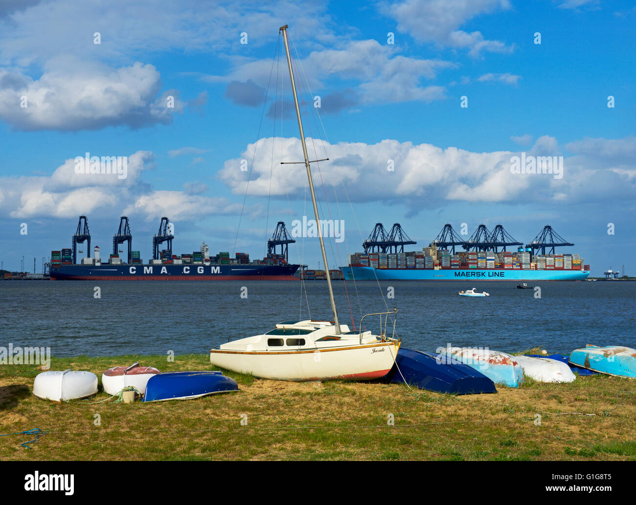 Dinghy dinghies hi-res stock photography and images - Alamy