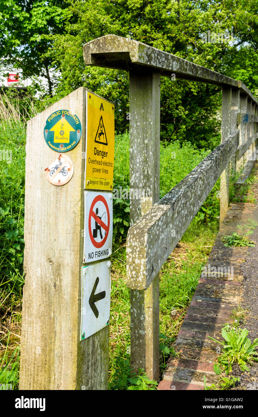 Right of way marker hi-res stock photography and images - Alamy