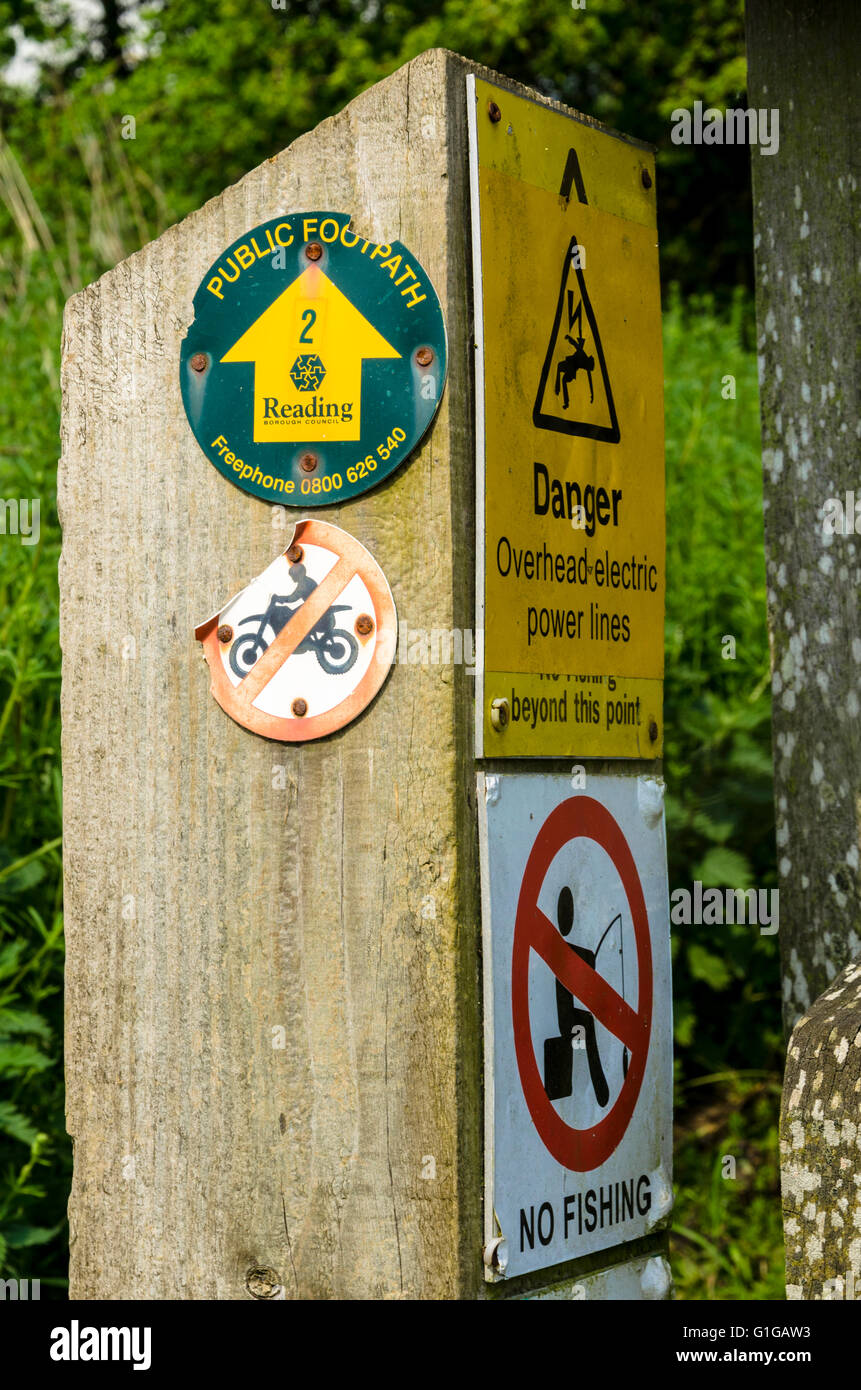 Right of way marker hi-res stock photography and images - Alamy