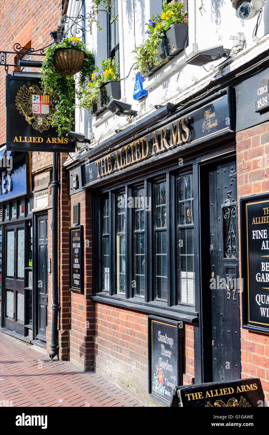 A view of The Allied Arms Pub in Reading, Berkshire Stock Photo - Alamy