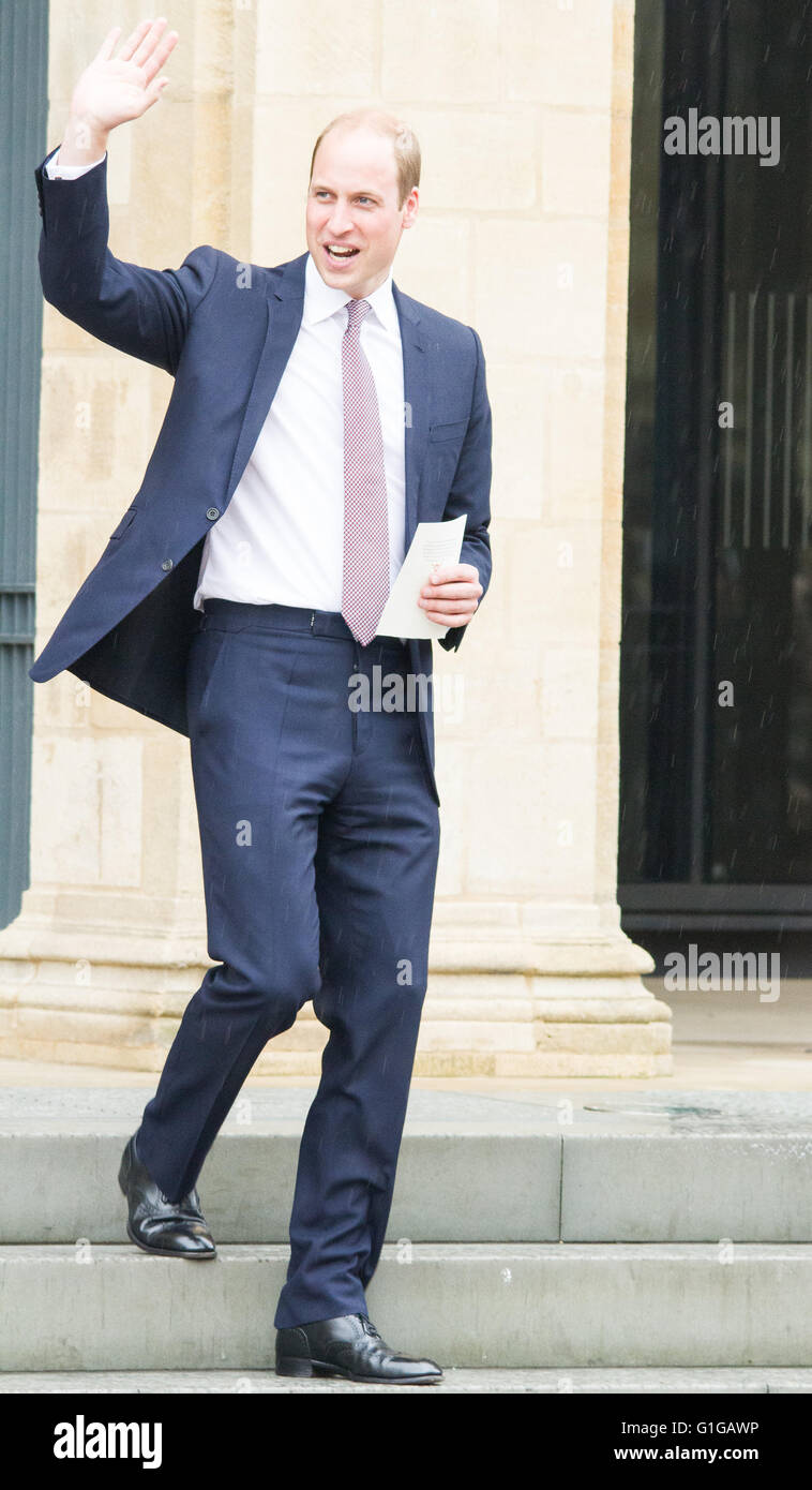 Prince william waving hi-res stock photography and images - Alamy