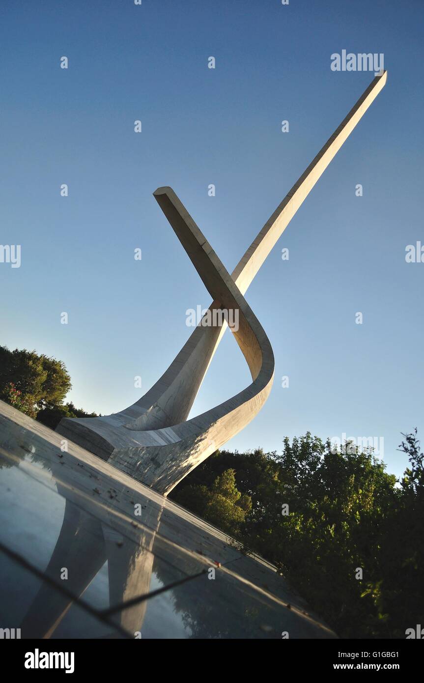 Wings monument hi-res stock photography and images - Alamy