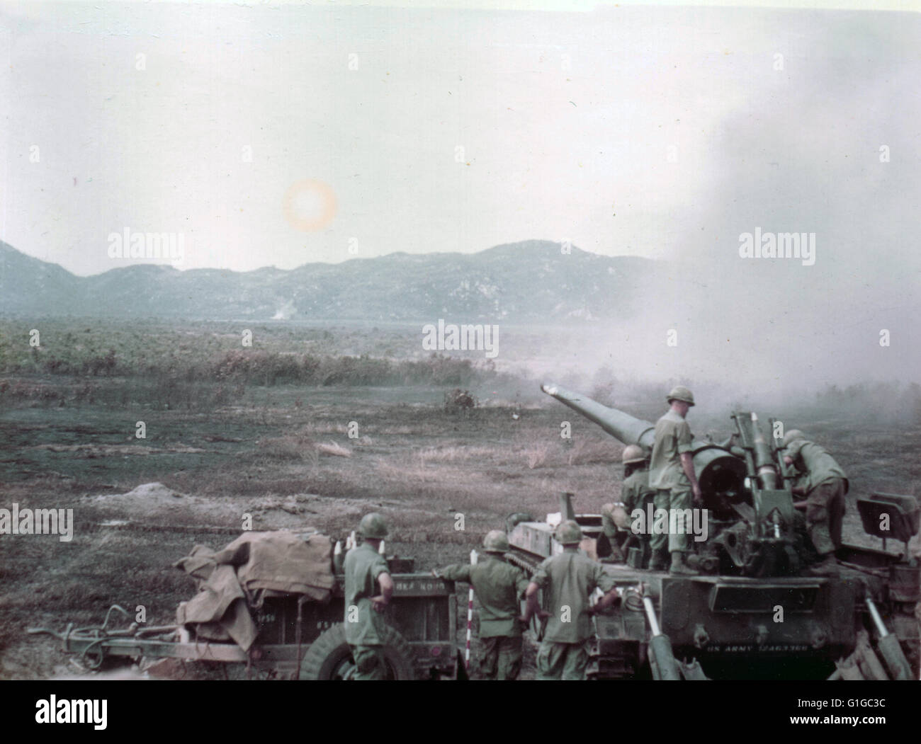 US Soldiers load 175mm Artillery Phuoc Tuy Province South Vietnam Dec ...