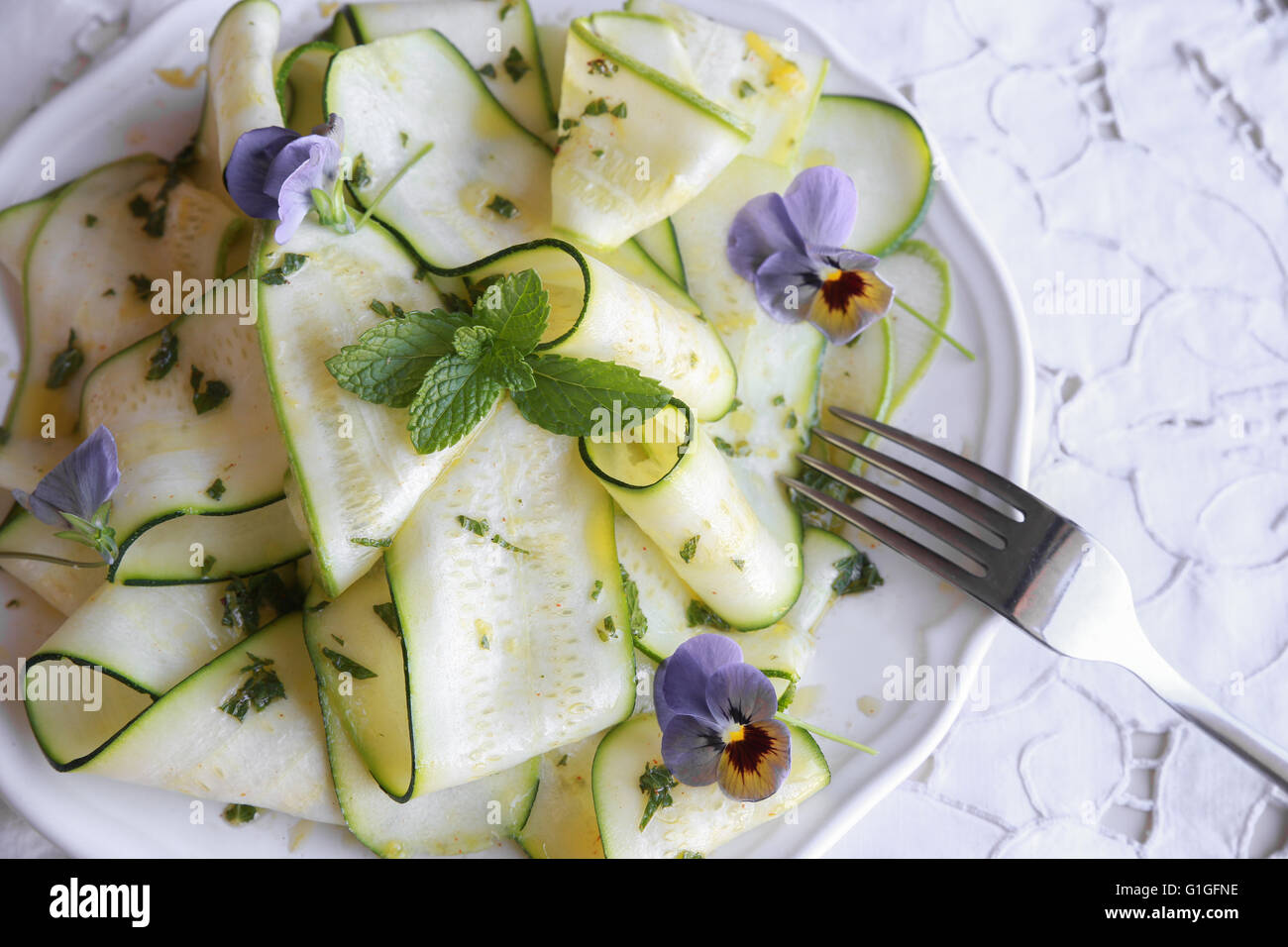 Edible flower garnish hi-res stock photography and images - Alamy