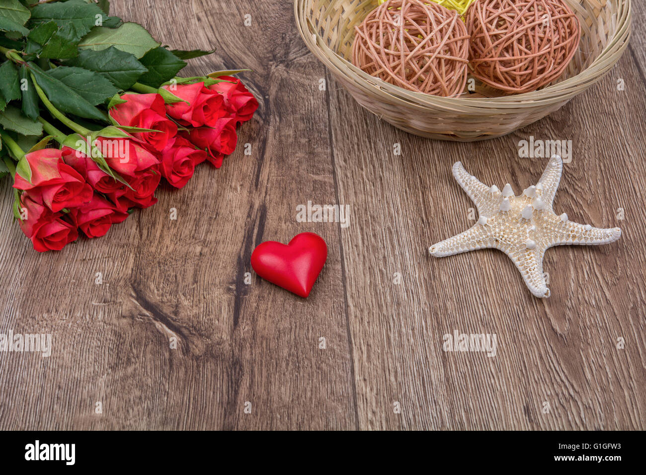Red roses and red starfish hi-res stock photography and images - Alamy
