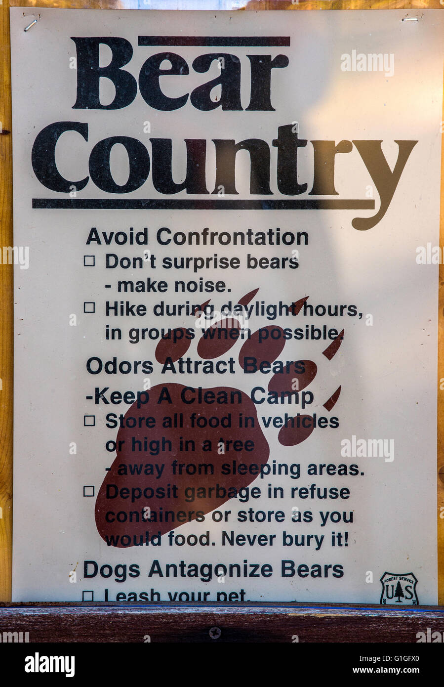 Bear country sign hi-res stock photography and images - Alamy