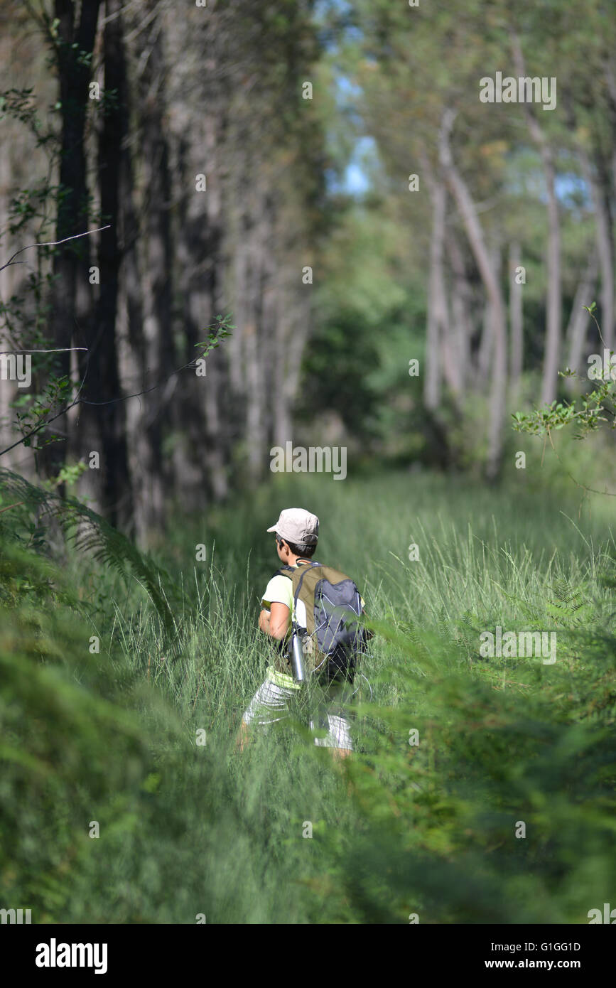 Little boy walking alone Stock Photo - Alamy Little boy walking alone Stock Photo - Alamy