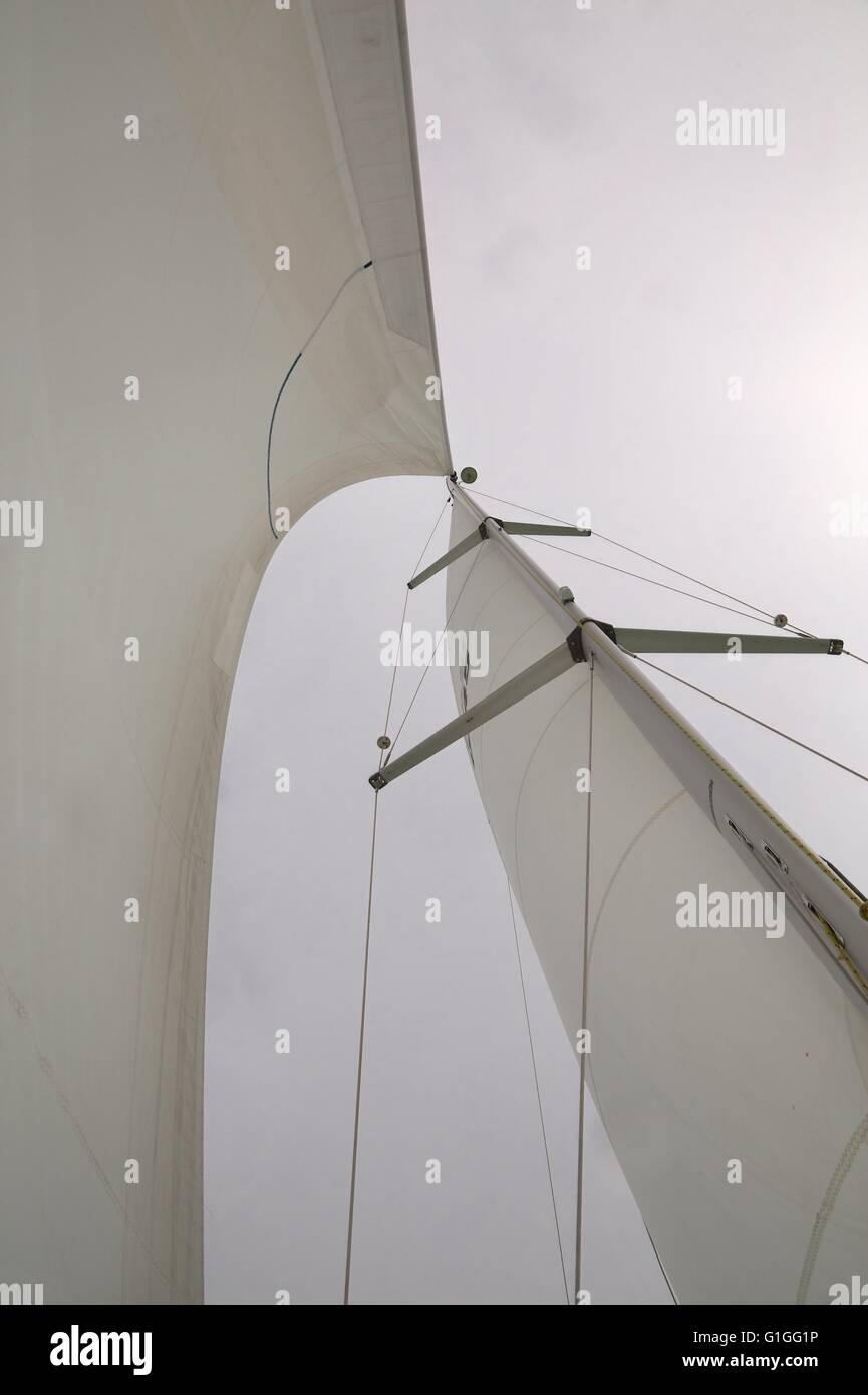 Sailing boat mast Stock Photo - Alamy