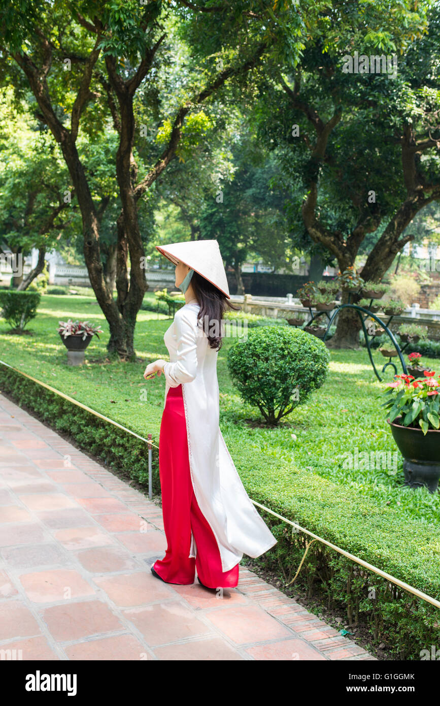 Vietnamese woman in traditional dress, Hanoi Stock Photo - Alamy