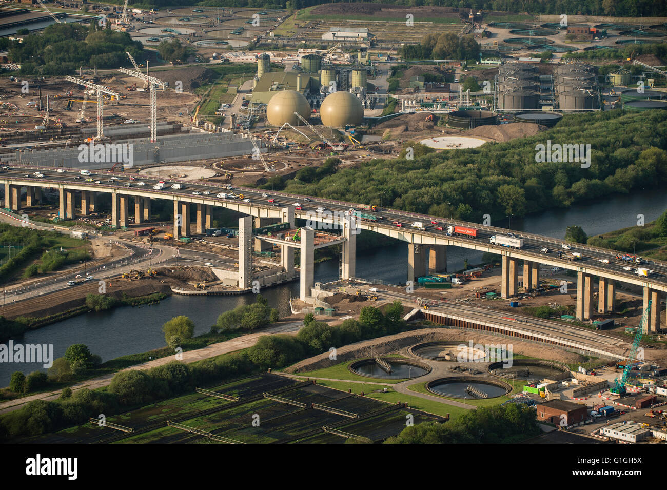 Barton bridge collapse 16th may 2016 hi-res stock photography and ...