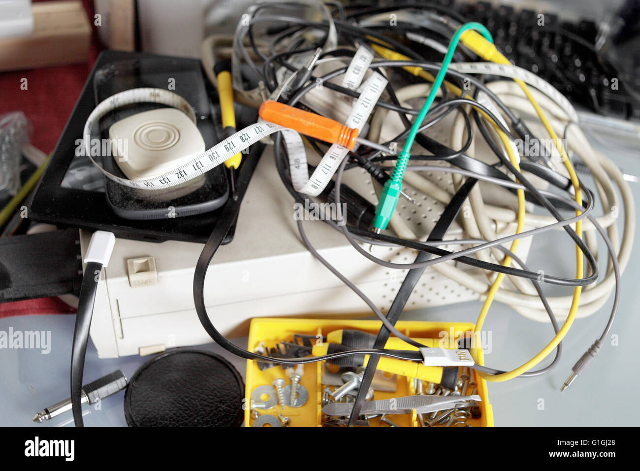 Untidy workplace hi-res stock photography and images - Alamy