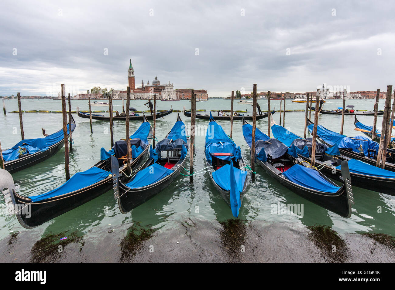 Front view gondola hi-res stock photography and images - Alamy