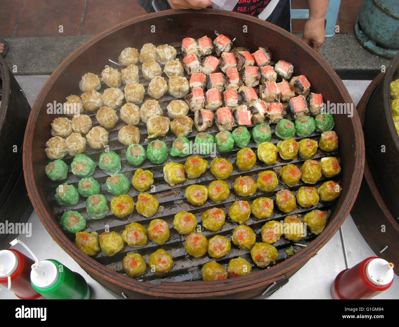 Bamboo dim sum basket hi-res stock photography and images - Alamy