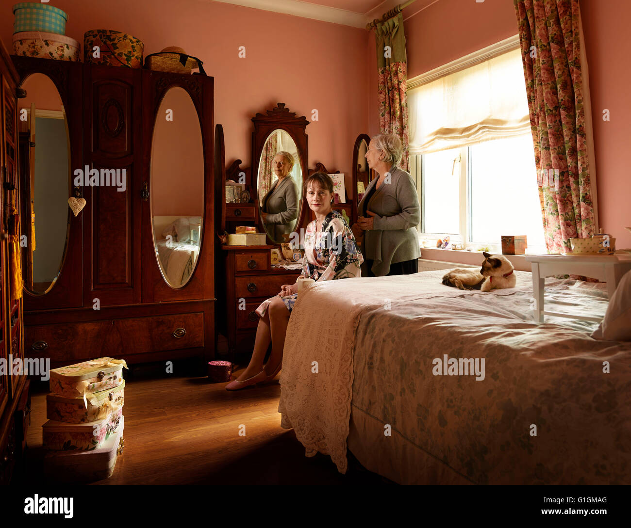 Actress Kate Sandison at home with her mother Stock Photo - Alamy