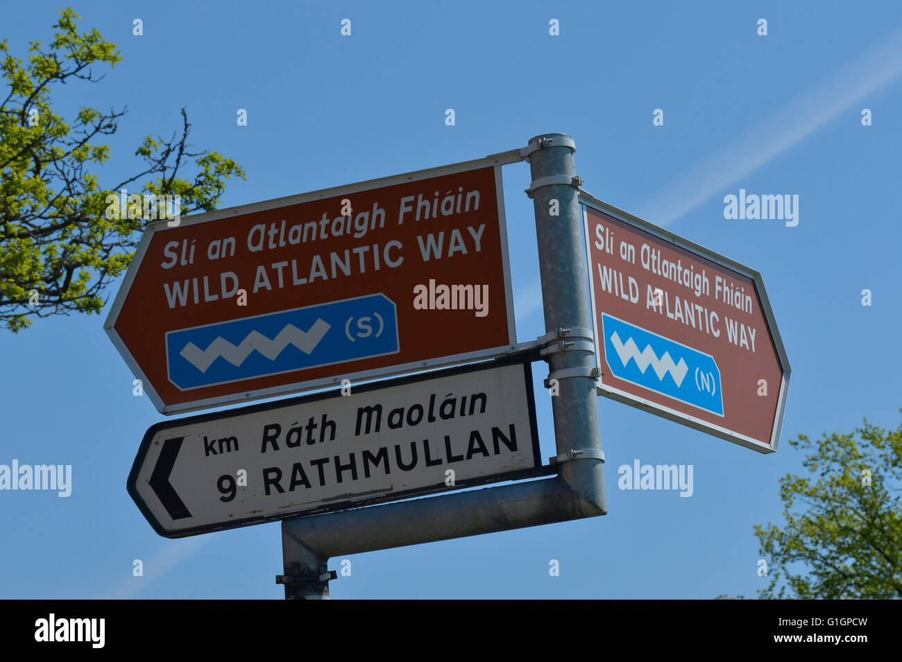 Wild atlantic way road sign hi-res stock photography and images - Alamy