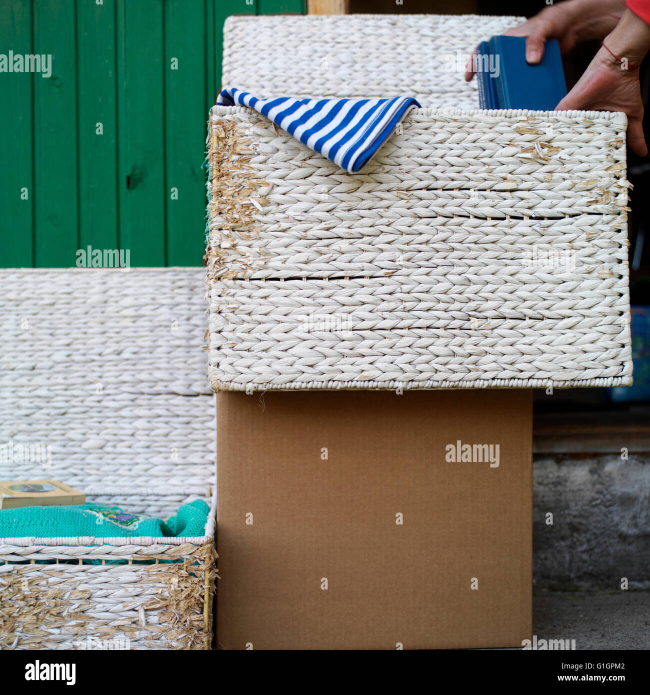 House moving goods hi-res stock photography and images - Alamy