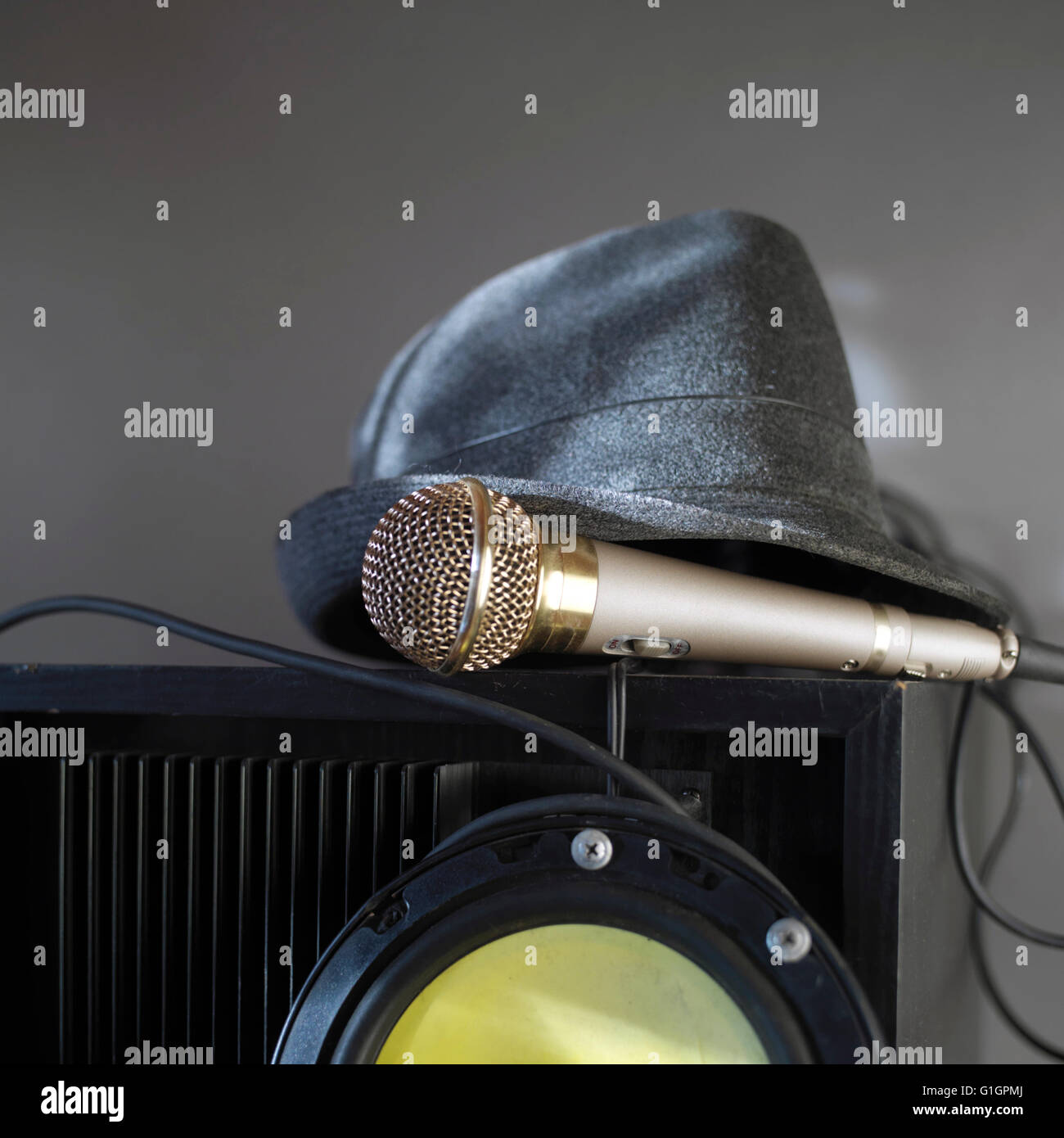 Microphone hat nobody hi-res stock photography and images - Alamy