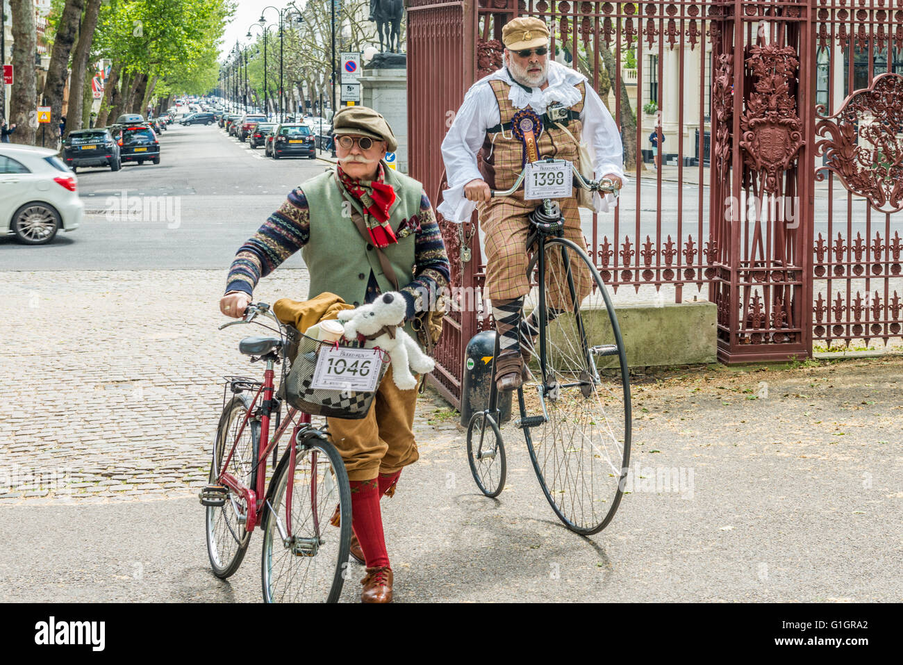 Penny farthing bicycle woman hi-res stock photography and images - Alamy