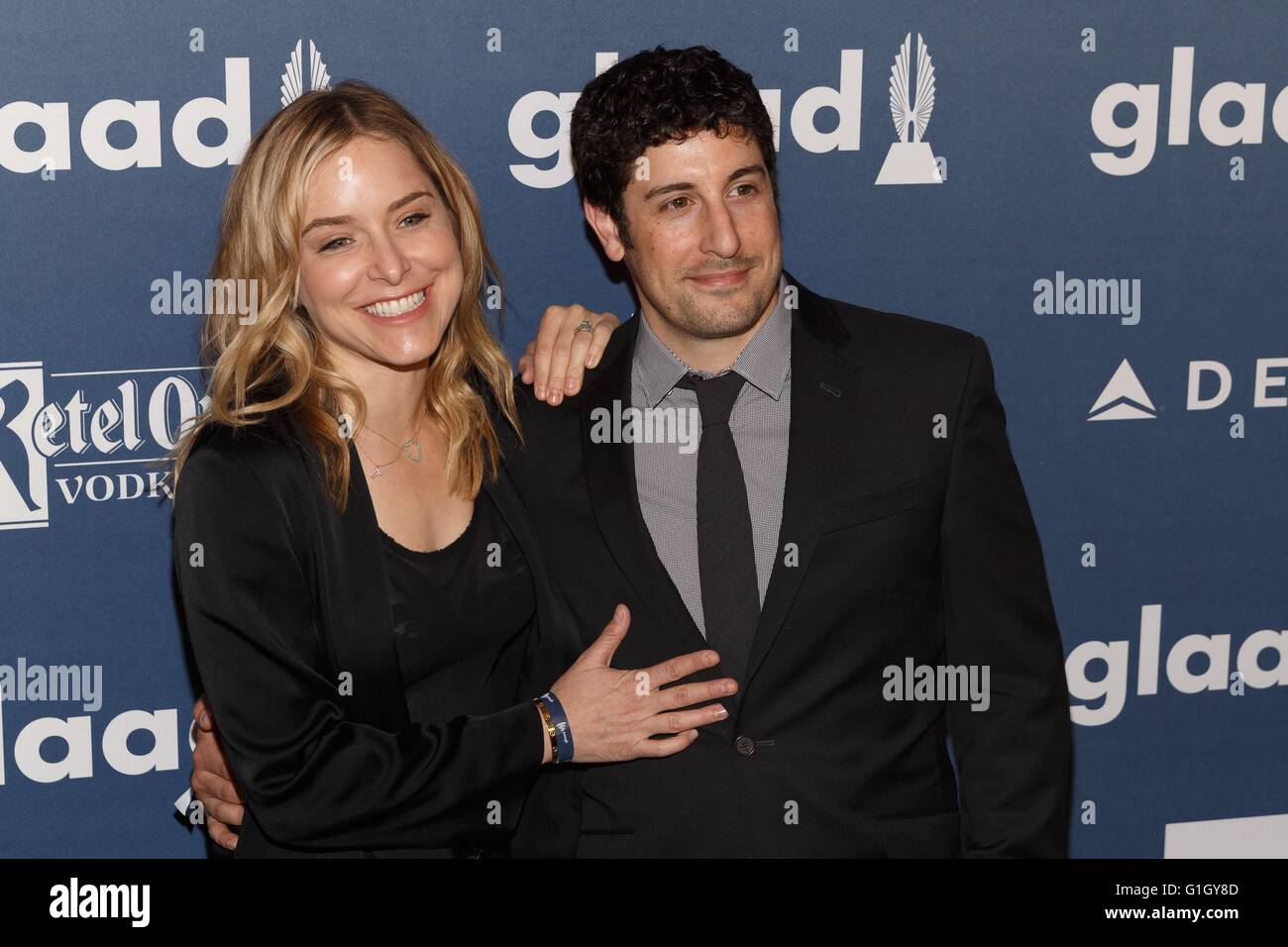 Jenny Mollen And Jason Biggs Hi Res Stock Photography And Images Alamy