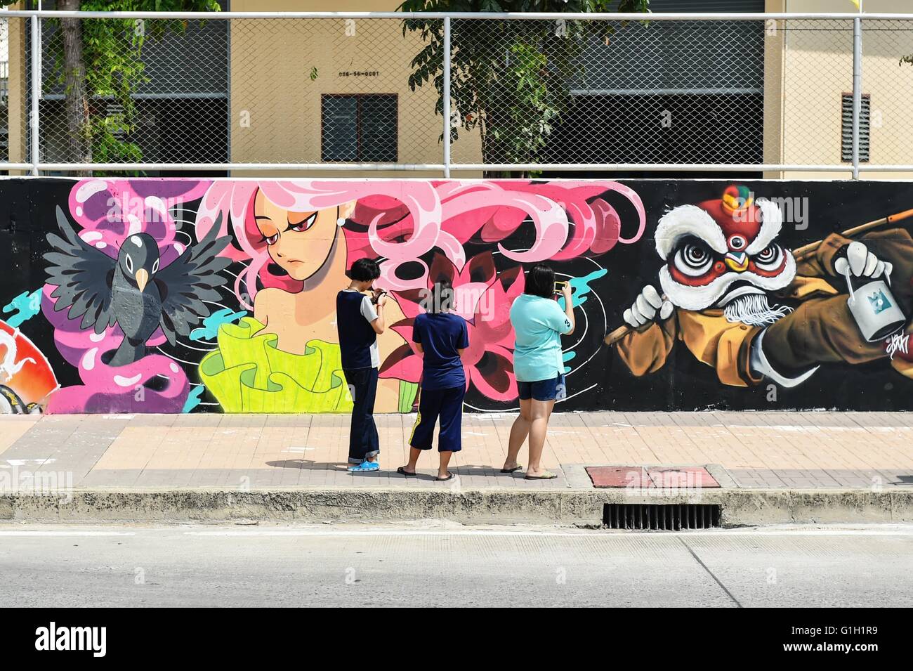 Nakhon Sawan. 15th May, 2016. Locals look at newly completed graffiti ...
