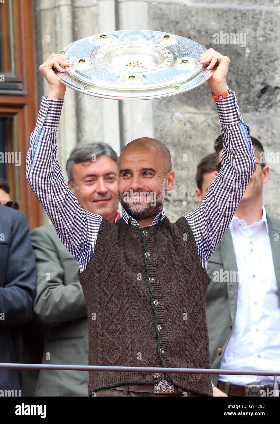 Pep guardiola bayern munich trophy hi-res stock photography and images ...
