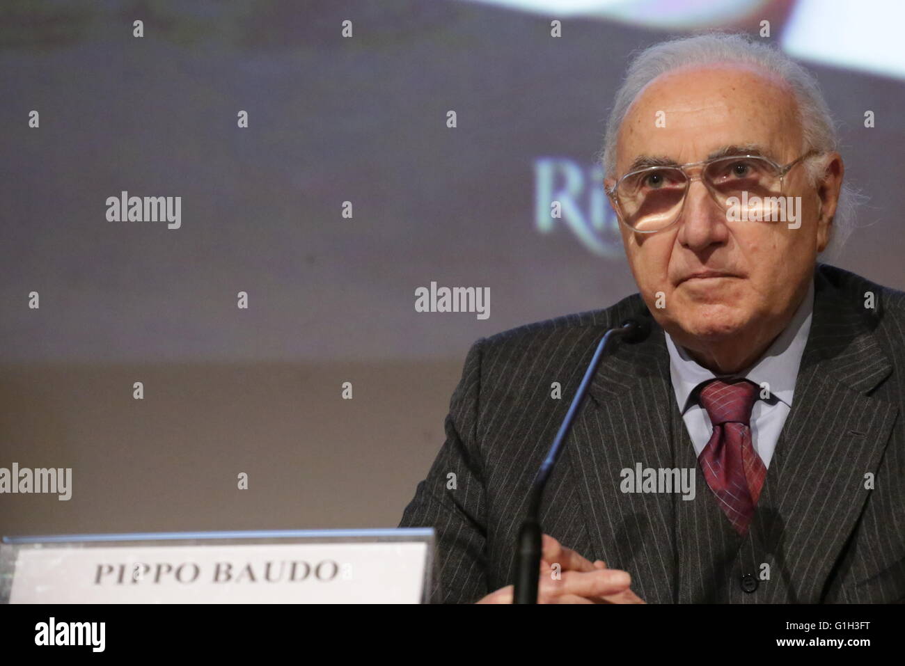 Italian tv presenters hi-res stock photography and images - Alamy