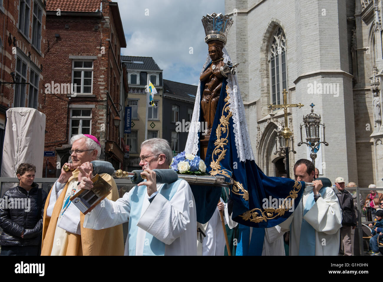 Halle, Belgium. 15th May, 2016. Mariaprocessie starts from Sint ...