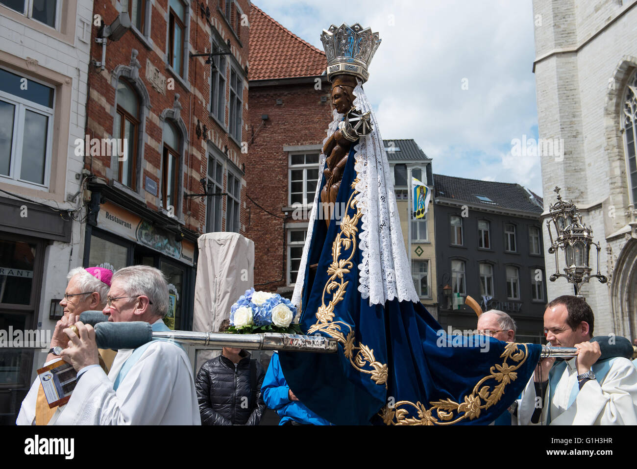 Halle, Belgium. 15th May, 2016. Mariaprocessie starts from Sint ...
