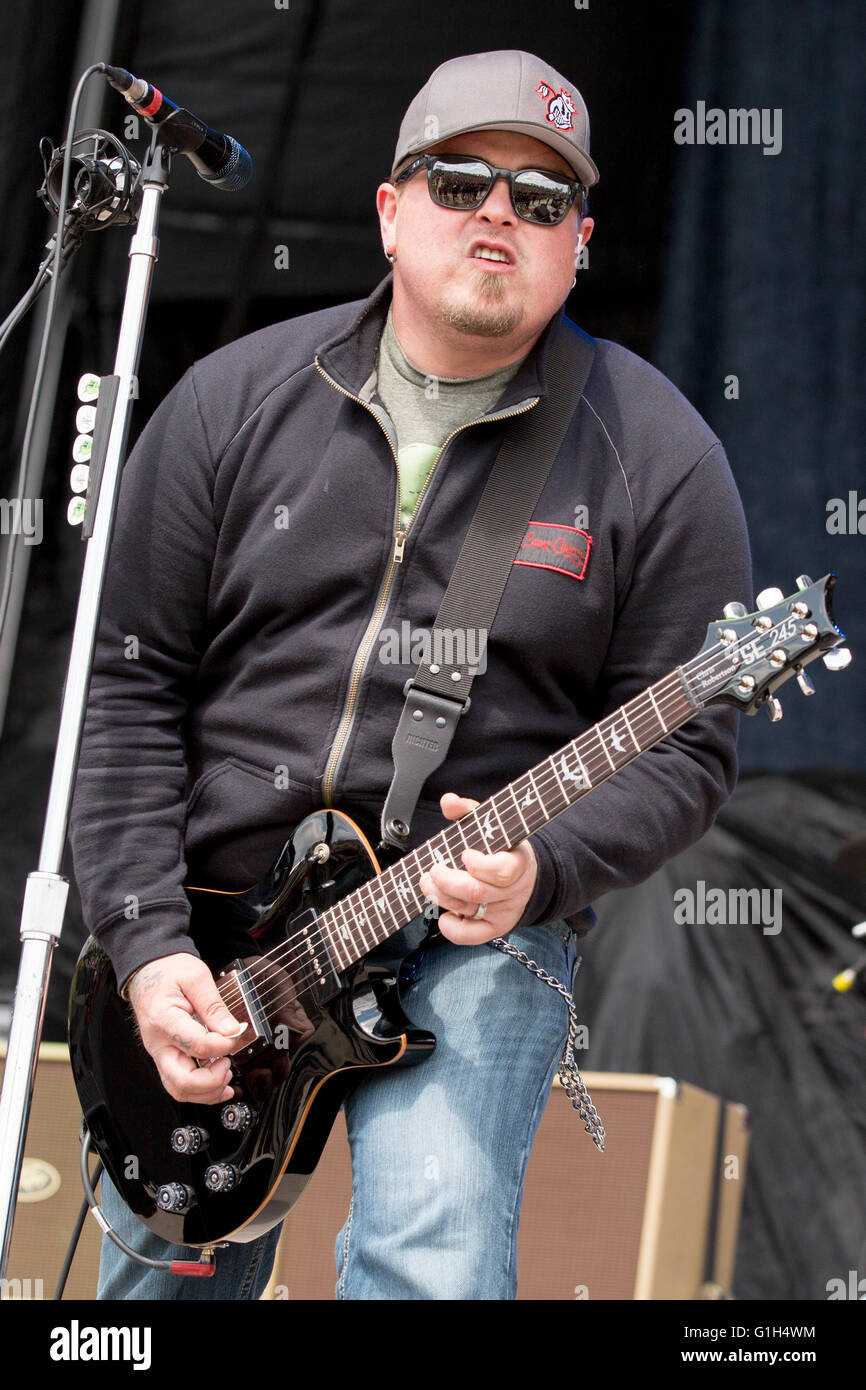 Somerset, Wisconsin, USA. 14th May, 2016. Musician CHRIS ROBERTSON of ...