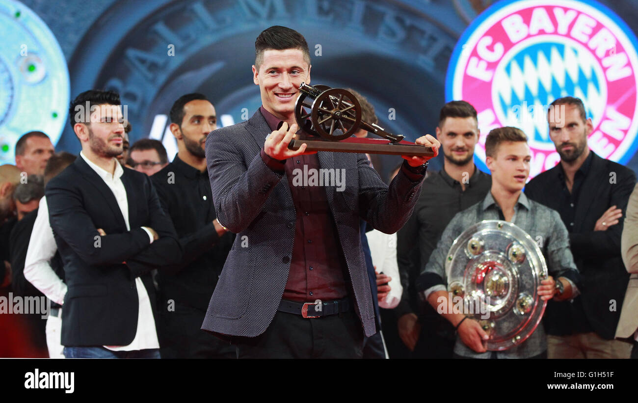 Munich, Germany. 14th May, 2016. Robert Lewandowski holds his trophy ...