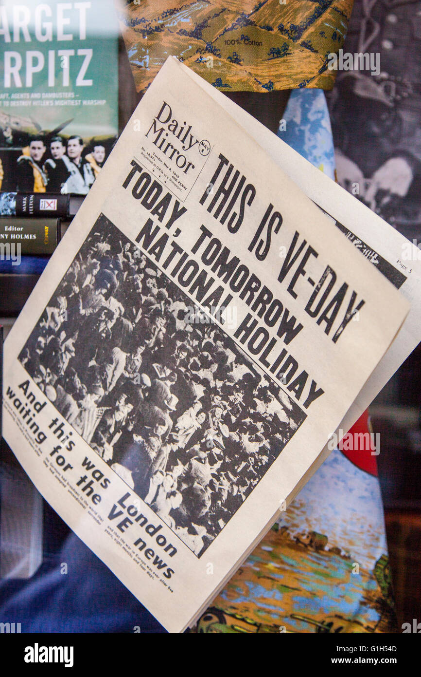 Ve day newspaper hi-res stock photography and images - Alamy