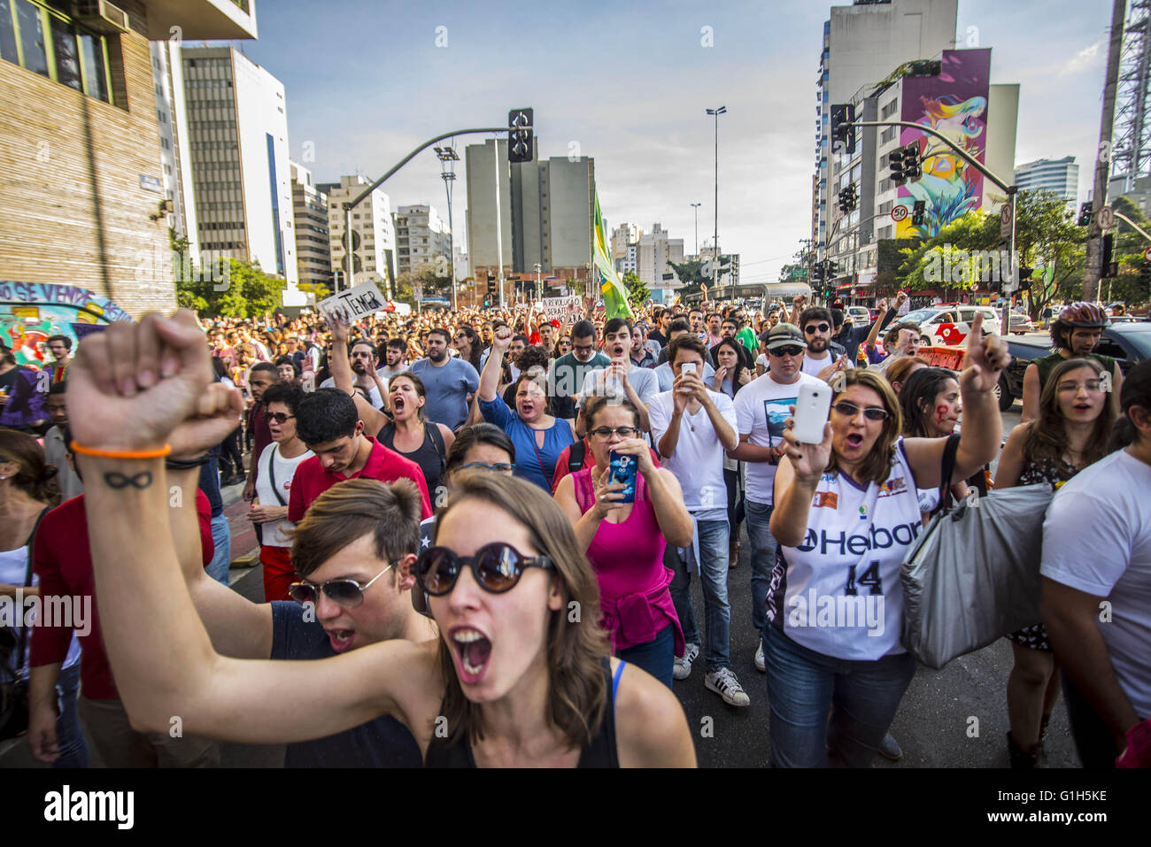 Sao Paulo, Brazil. 15th May, 2016. Supporters of the government of Brazilian suspended President ...