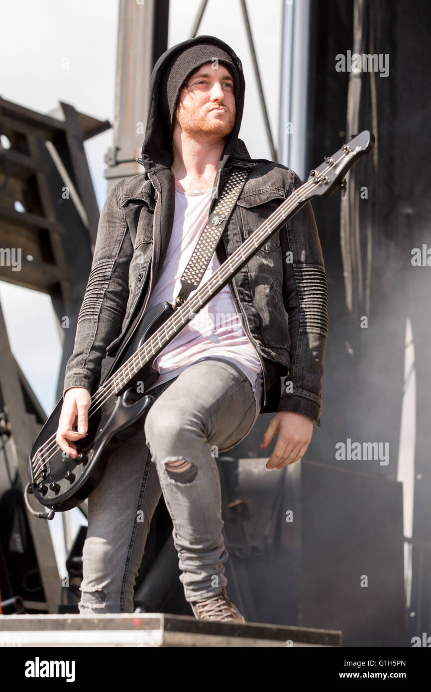 Somerset, Wisconsin, USA. 14th May, 2016. Bassist SAM BETTLEY of Asking ...