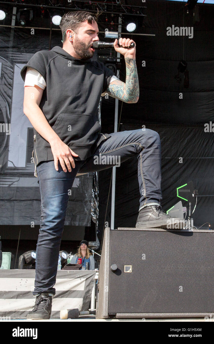 Somerset, Wisconsin, USA. 14th May, 2016. JEREMY MCKINNON of A Day to ...