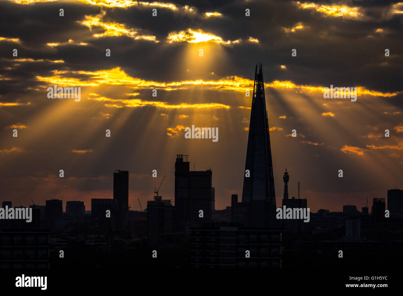Light rays of the setting sun hi-res stock photography and images - Alamy