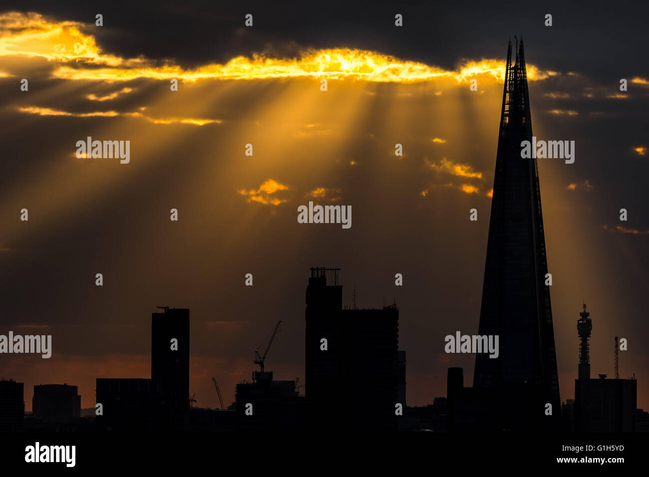Light rays of the setting sun hi-res stock photography and images - Alamy