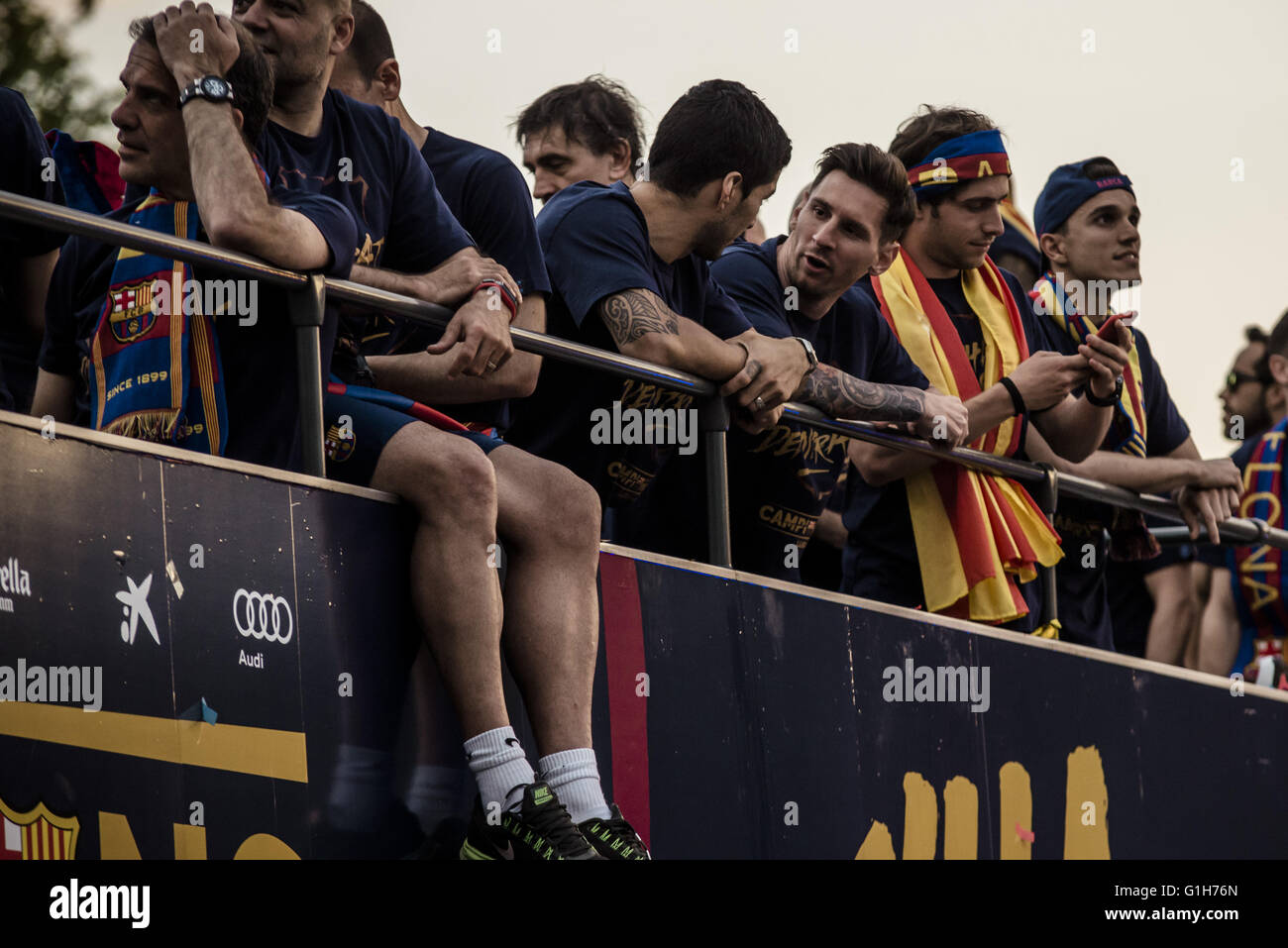 Barcelona, Catalonia, Spain. 15th May, 2016. FC Barcelona's players and ...