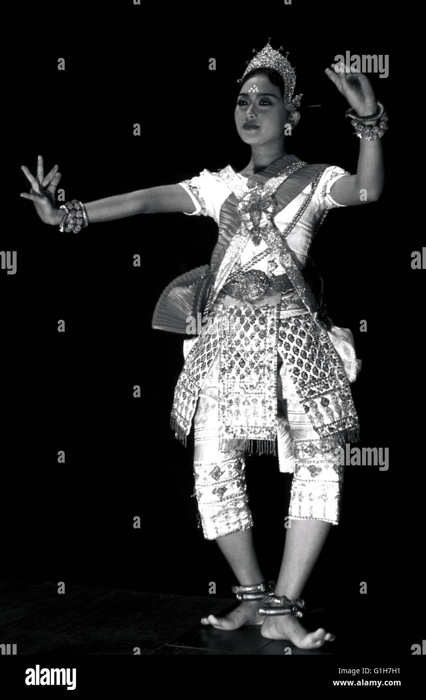 Women of cambodia phnom penh hi-res stock photography and images - Alamy