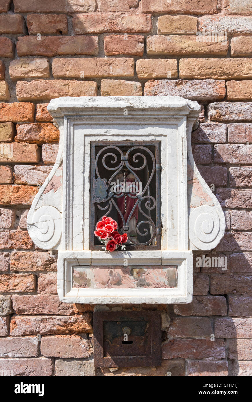Shrine wall hi-res stock photography and images - Alamy