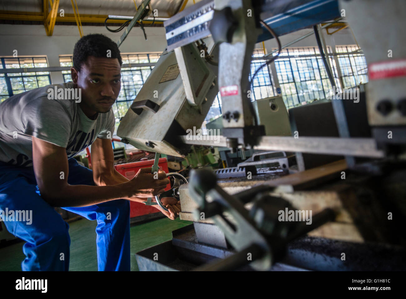 Machine shop practice hi-res stock photography and images - Alamy