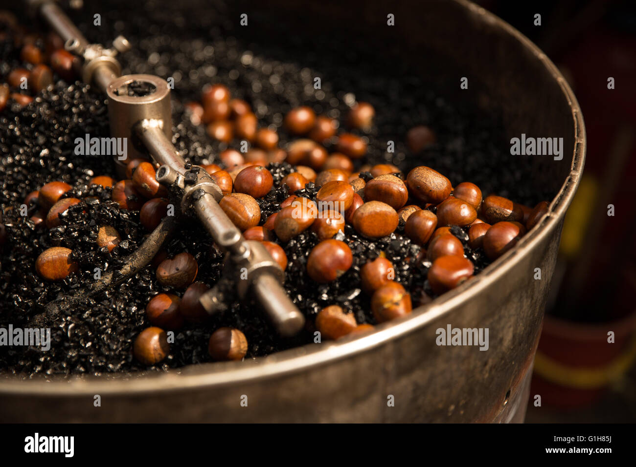 Roasted chestnuts at a snack stand hi-res stock photography and images ...
