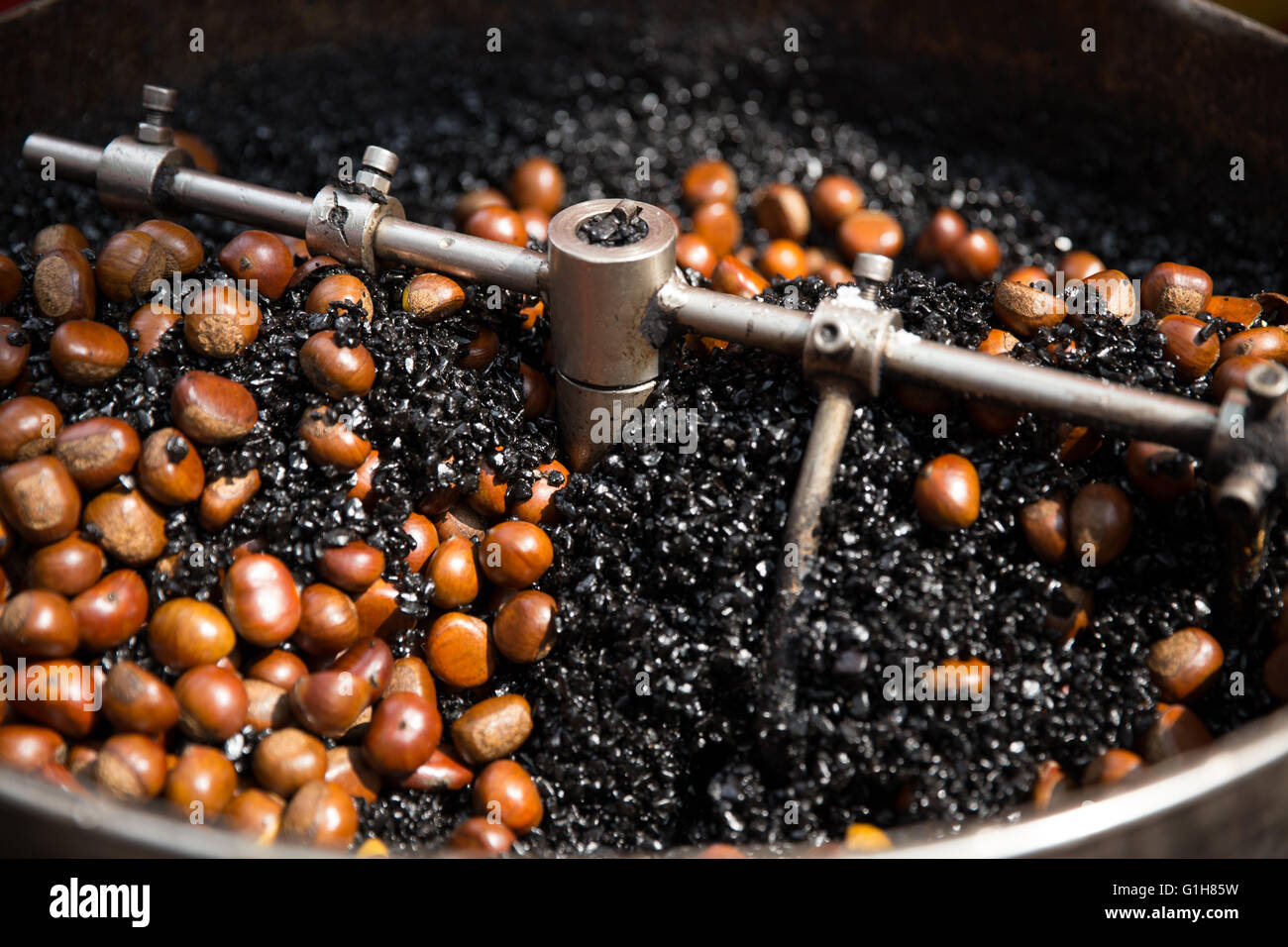 Roasted chestnuts at a snack stand hi-res stock photography and images ...