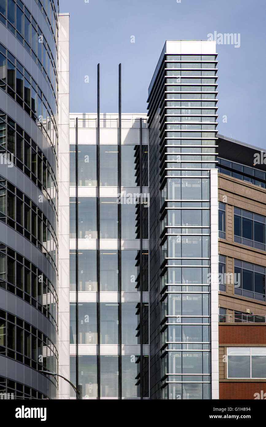Building with repeating lines hi-res stock photography and images - Alamy