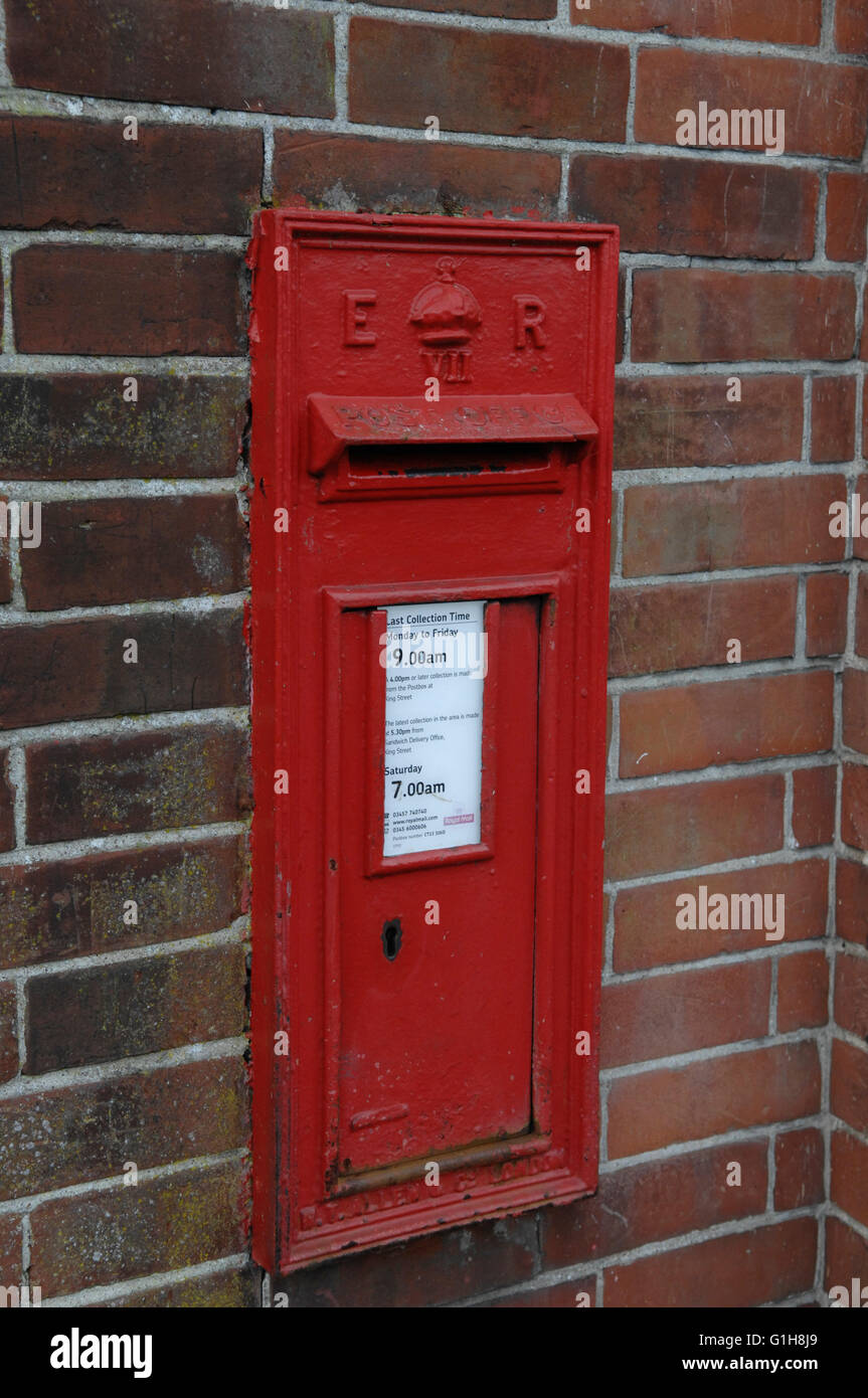 Postbox red street hi-res stock photography and images - Alamy